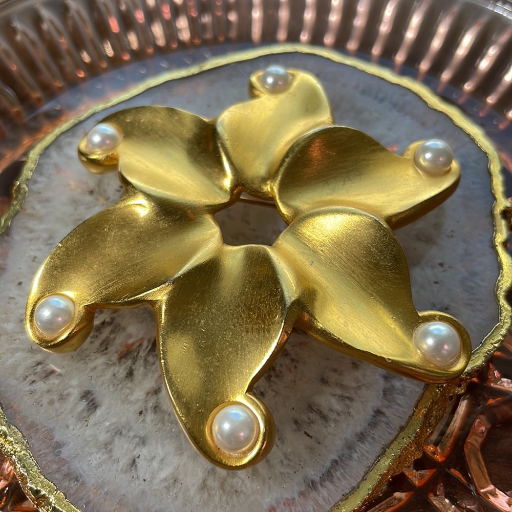 Clara Studios X Clara Kasavina Vintage Gold & Pearl F… - Gem